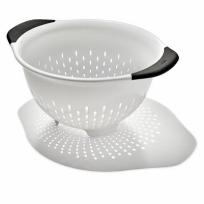 Good Grips Plastic Colander - True Value Hardware