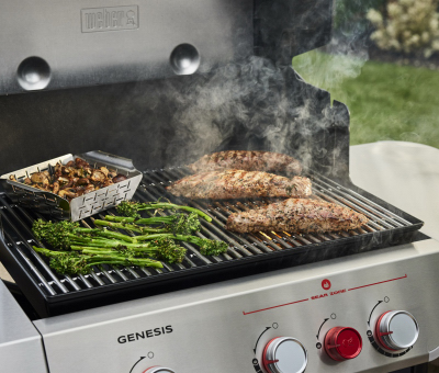 NEW! Genesis SP-S-325 3-Burner LP Gas Grill, 39,000 BTU + Sear Burner ...